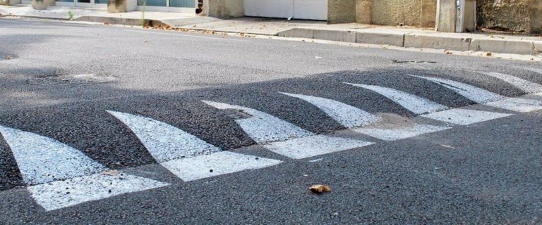 Ralentisseurs et dos d'ânes - Le blog Direct Signalétique