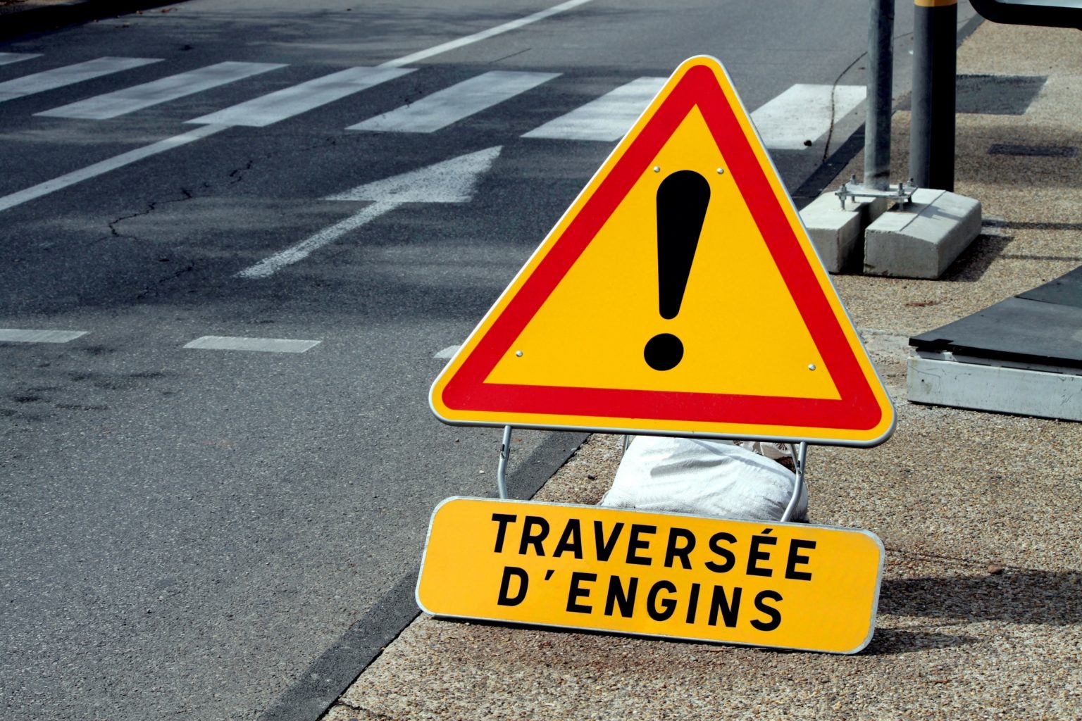 Danger temporaire : traversée d'engins de chantier - Le blog Direct ...